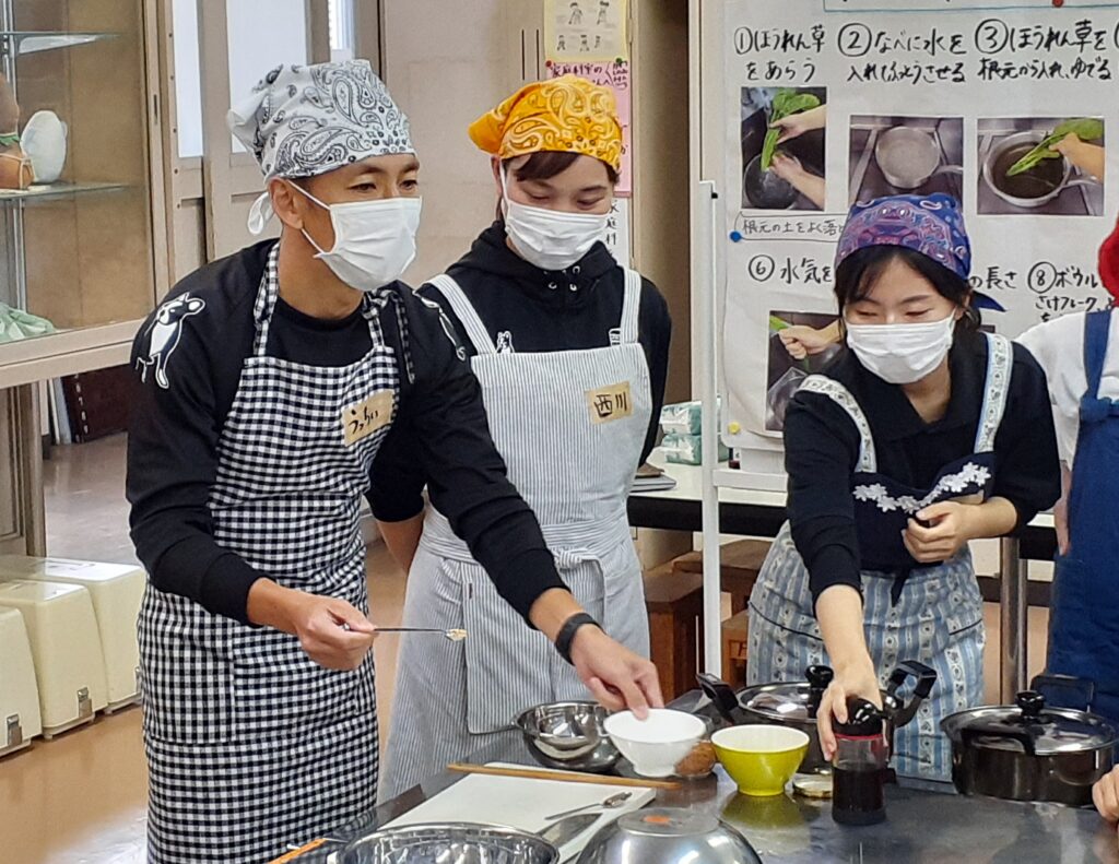 横浜市立二俣川小学校で横浜FCと食育セミナーを実施｜給食委託会社：株式会社LEOC